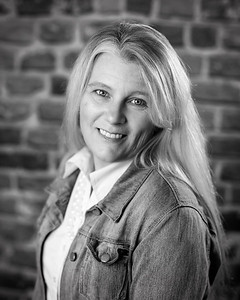 Mindy Steele | Where both sides of the fence tells a story